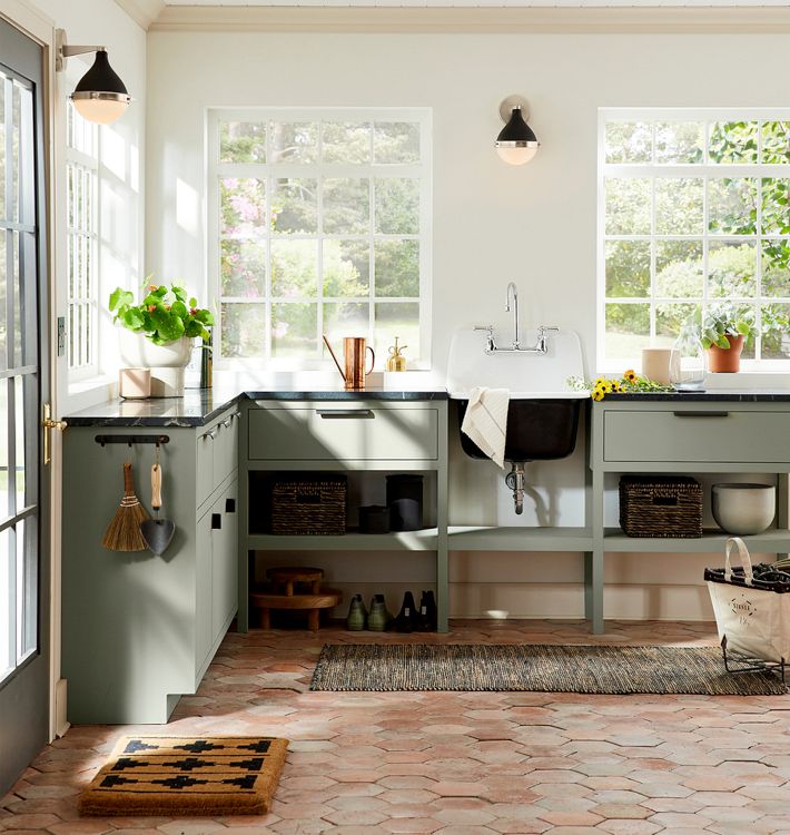 Grizzly Cast Iron Utility Sink with Drain | Rejuvenation