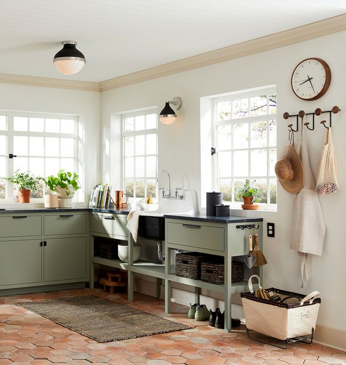 Grizzly Cast Iron Utility Sink with Drain | Rejuvenation