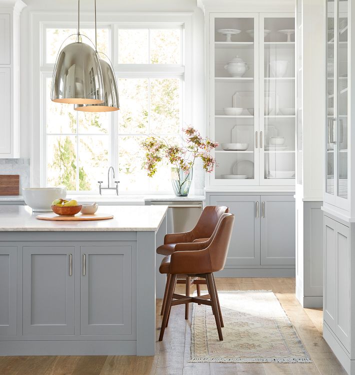 Dexter Swivel Leather Stool | Rejuvenation